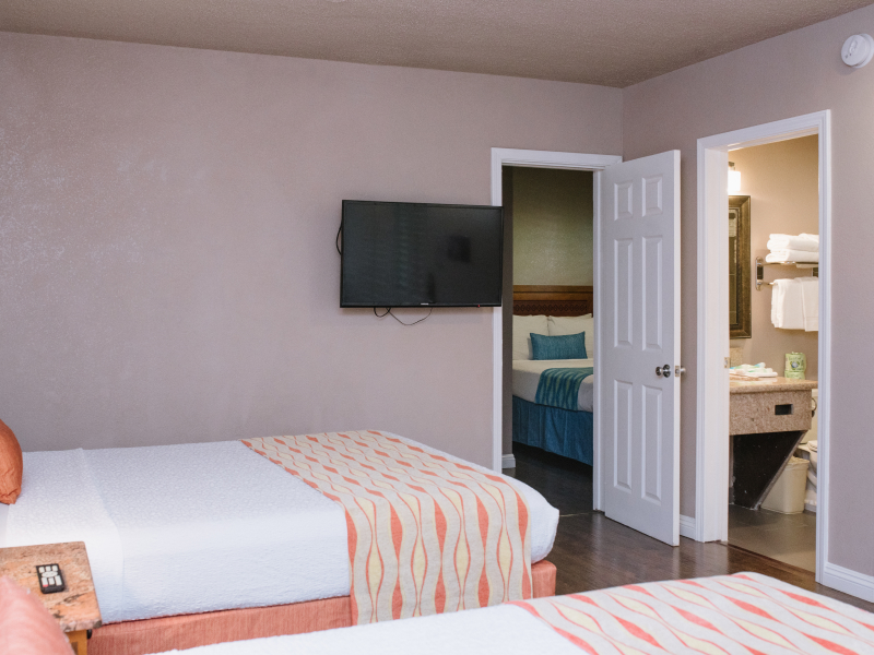 Hotel Rooms in Anaheim | Alamo Inn and Suites